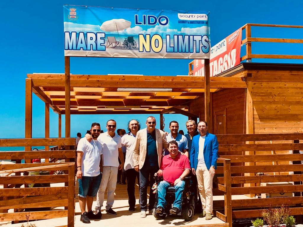 Eboli, inaugurato il lido balneare “Mare no limits” attrezzato per i ...