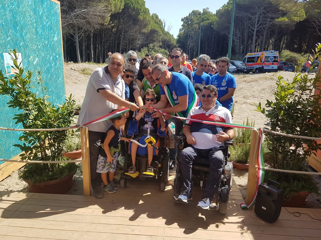 Eboli, “Mare per tutti”: inaugurata la spiaggia attrezzata per persone ...