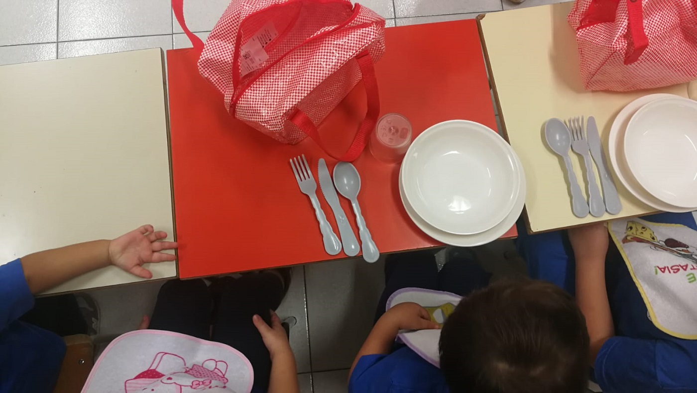 Cava, partita la mensa scolastica e la distribuzione del kit “ecomensa ...