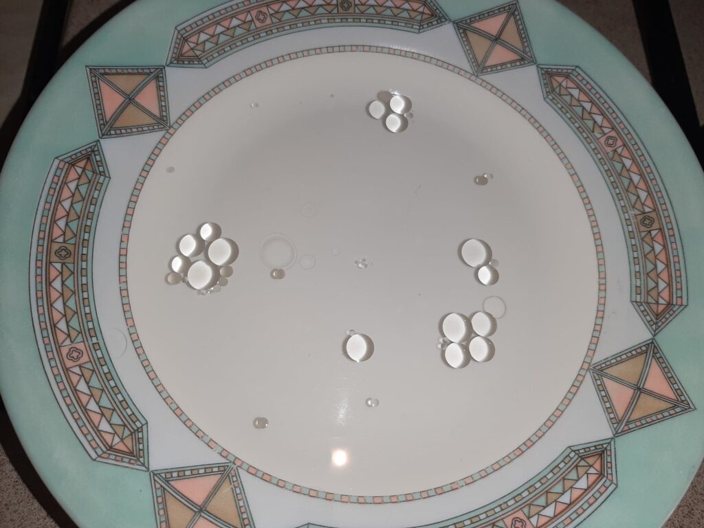 L'antico rito del malocchio con acqua e olio, tra folclore e antiche ...