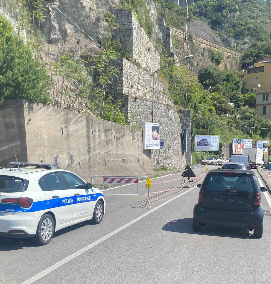 Ex Strada Statale 18 Vietri-Salerno, frana un costone roccioso: chiesto ...