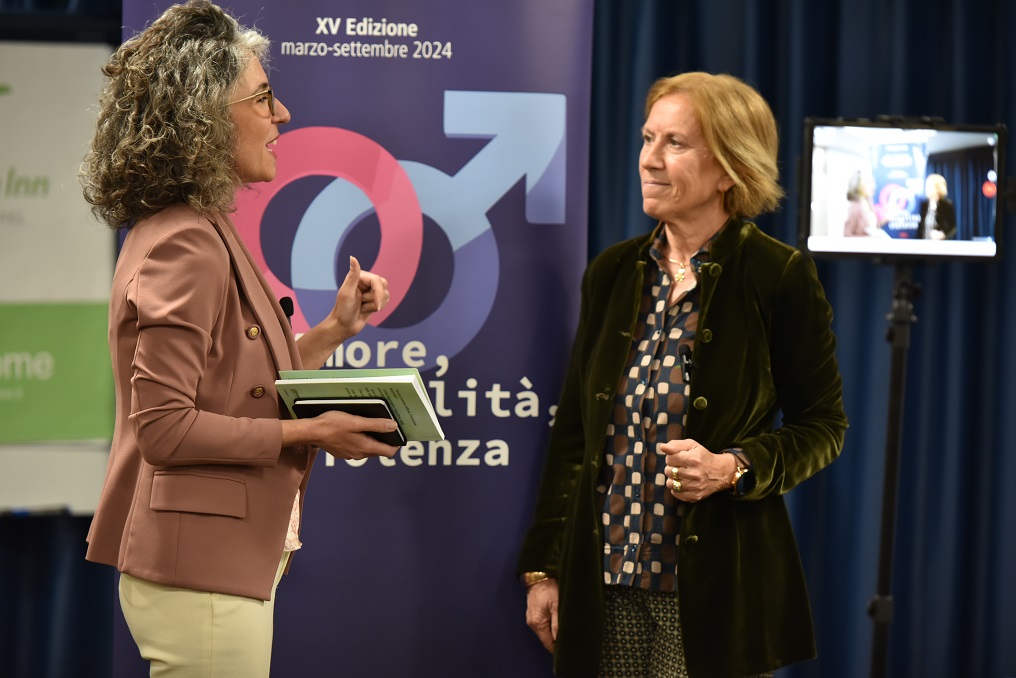 Cava de’ Tirreni, Premio Com&Te: intervista alla scrittrice Ilaria Li ...